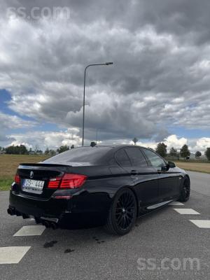 Black BMW 535 2012 in Riga, with an engine capacity of 3.00 L and mileage of 330 thousand km for 13200 €, photo 6 on AUTOMOTO.COM.LV