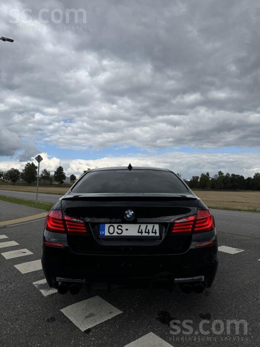 Black BMW 535 2012 in Riga, with an engine capacity of 3.00 L and mileage of 330 thousand km for 13200 €, photo 7 on AUTOMOTO.COM.LV