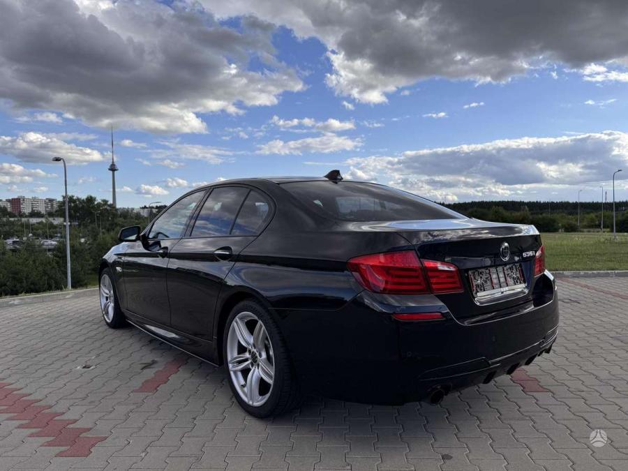 Black BMW 535 2012 in Vilnius, with an engine capacity of 2.98 L and mileage of 278 thousand km for 9900 €, photo 4 on AUTOMOTO.COM.LV