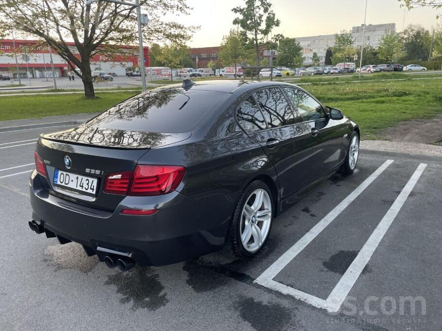 Black BMW 535 2013 in Riga, with an engine capacity of 3.00 L and mileage of 217 thousand km for 11500 €, photo 3 on AUTOMOTO.COM.LV