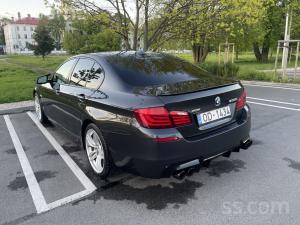 Black BMW 535 2013 in Riga, with an engine capacity of 3.00 L and mileage of 218 thousand km for 10200 €, photo 4 on AUTOMOTO.COM.LV