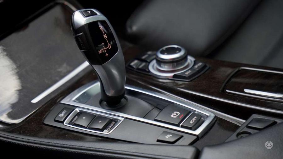 Black BMW 535 2013 in Klaipeda, with an engine capacity of 3.00 L and mileage of 193 thousand km for 11999 €, photo 13 on AUTOMOTO.COM.LV