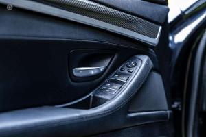 Melns BMW 535 2014 Raseiniai, ar dzinēja tilpumu 2.99 L un nobraukumu 275 tūkst. km par 14200 €, foto 26 vietnē AUTOMOTO.COM.LV