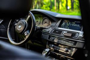 Melns BMW 535 2014 Raseiniai, ar dzinēja tilpumu 2.99 L un nobraukumu 275 tūkst. km par 14200 €, foto 38 vietnē AUTOMOTO.COM.LV