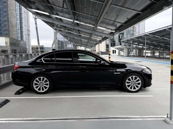 Melns BMW 535 2014 Viļņa, ar dzinēja tilpumu 2.99 L un nobraukumu 303 tūkst. km par 13600 €, foto 9 vietnē AUTOMOTO.COM.LV