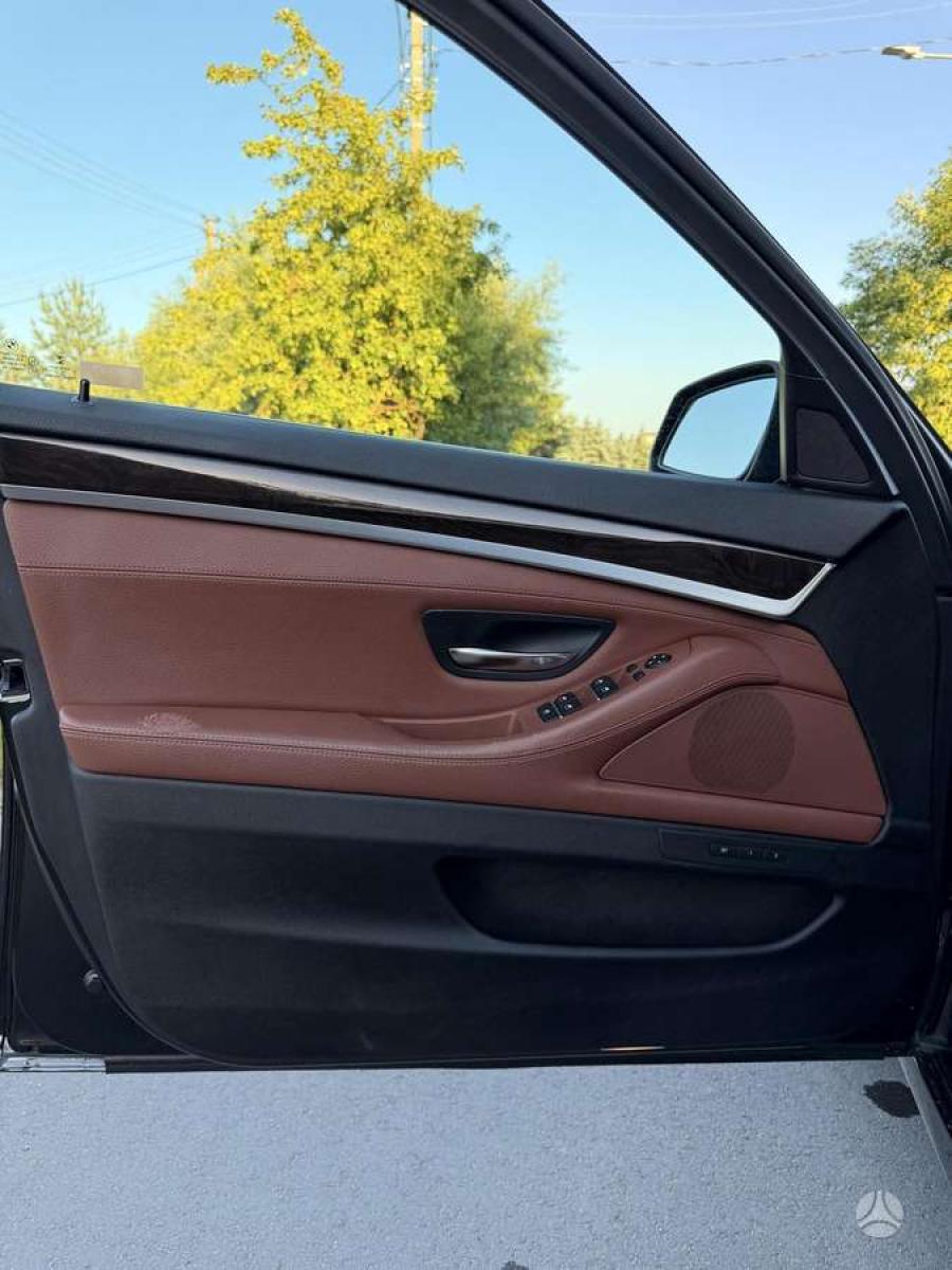 Black BMW 535 2015 in Kaunas, with an engine capacity of 2.98 L and mileage of 207 thousand km for 12800 €, photo 18 on AUTOMOTO.COM.LV