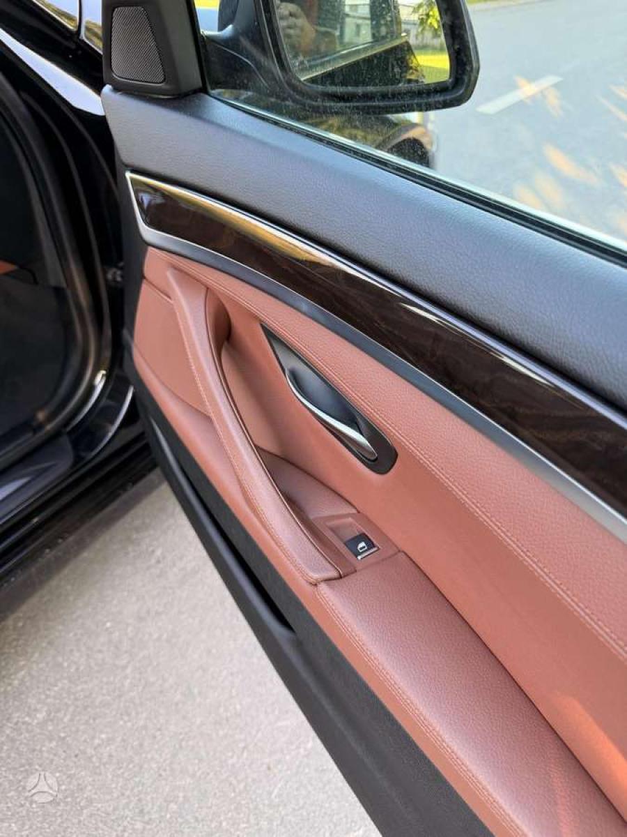 Black BMW 535 2015 in Kaunas, with an engine capacity of 2.98 L and mileage of 207 thousand km for 12800 €, photo 22 on AUTOMOTO.COM.LV