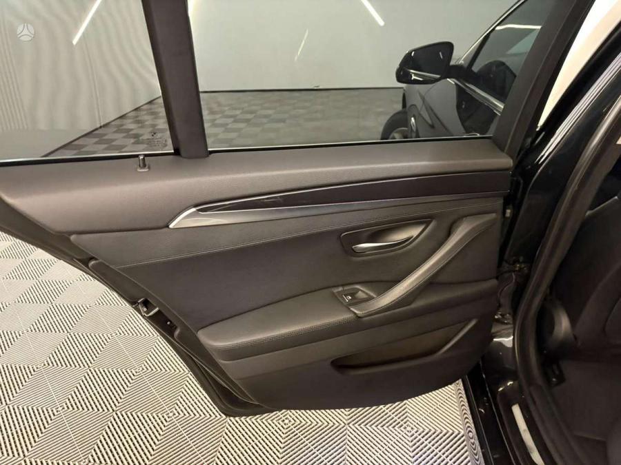 Melns BMW 535 2015 Marijampole, ar dzinēja tilpumu 2.99 L un nobraukumu 273 tūkst. km par 10999 €, foto 19 vietnē AUTOMOTO.COM.LV