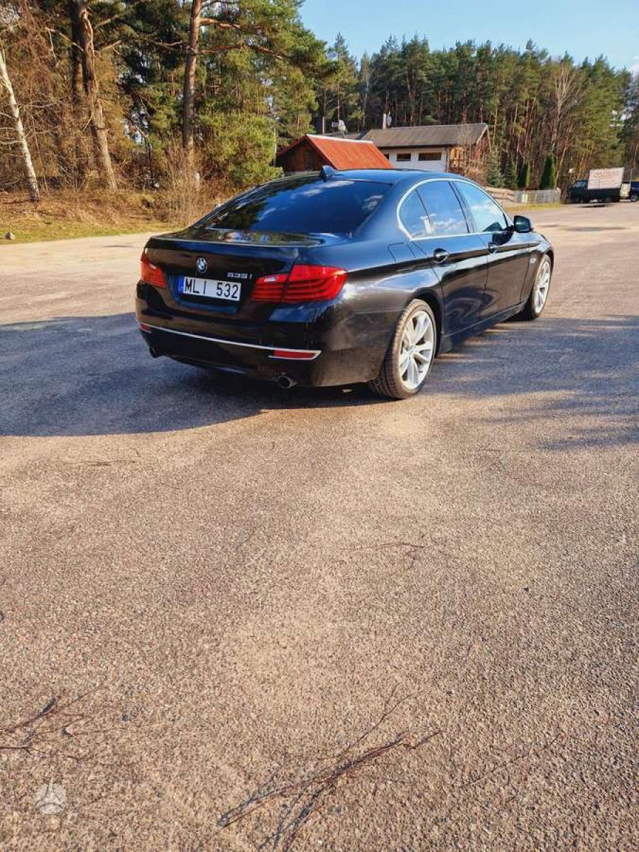 Black BMW 535 2016 in Vilnius, with an engine capacity of 2.98 L and mileage of 113 thousand km for 15500 €, photo 8 on AUTOMOTO.COM.LV