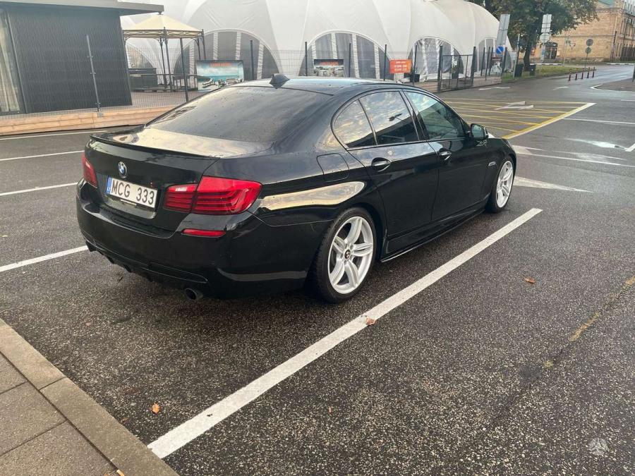 Black BMW 535 2016 in Vilnius, with an engine capacity of 2.98 L and mileage of 140 thousand km for 16350 €, photo 4 on AUTOMOTO.COM.LV