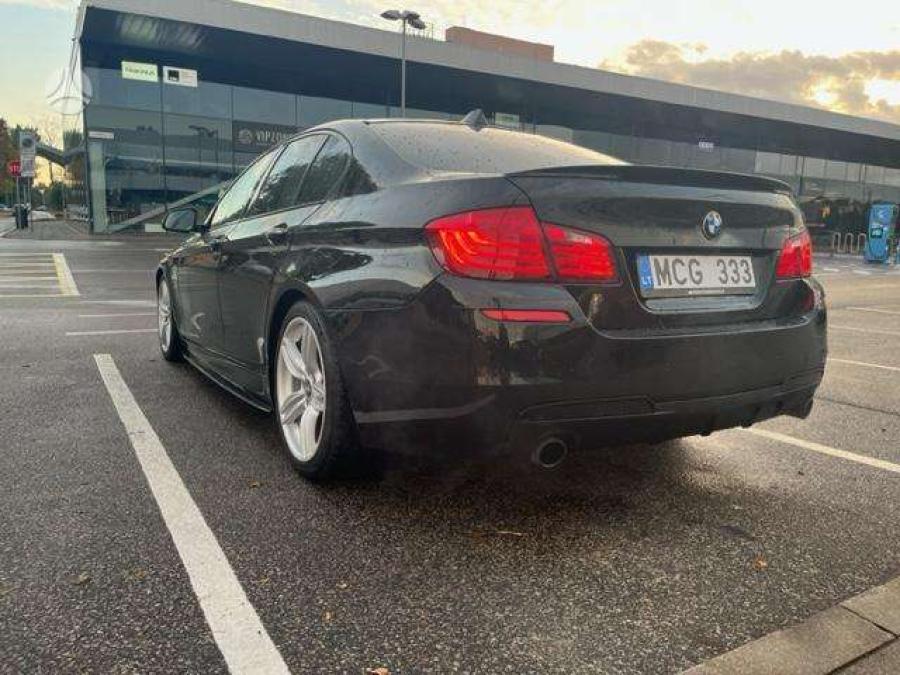 Black BMW 535 2016 in Vilnius, with an engine capacity of 2.98 L and mileage of 140 thousand km for 16350 €, photo 5 on AUTOMOTO.COM.LV