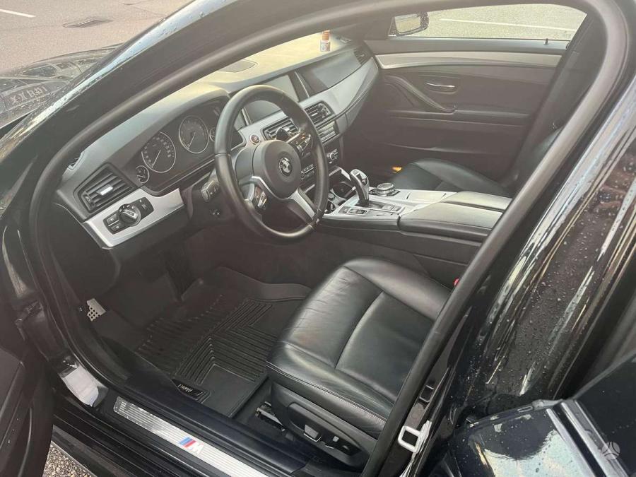 Black BMW 535 2016 in Vilnius, with an engine capacity of 2.98 L and mileage of 140 thousand km for 16350 €, photo 7 on AUTOMOTO.COM.LV