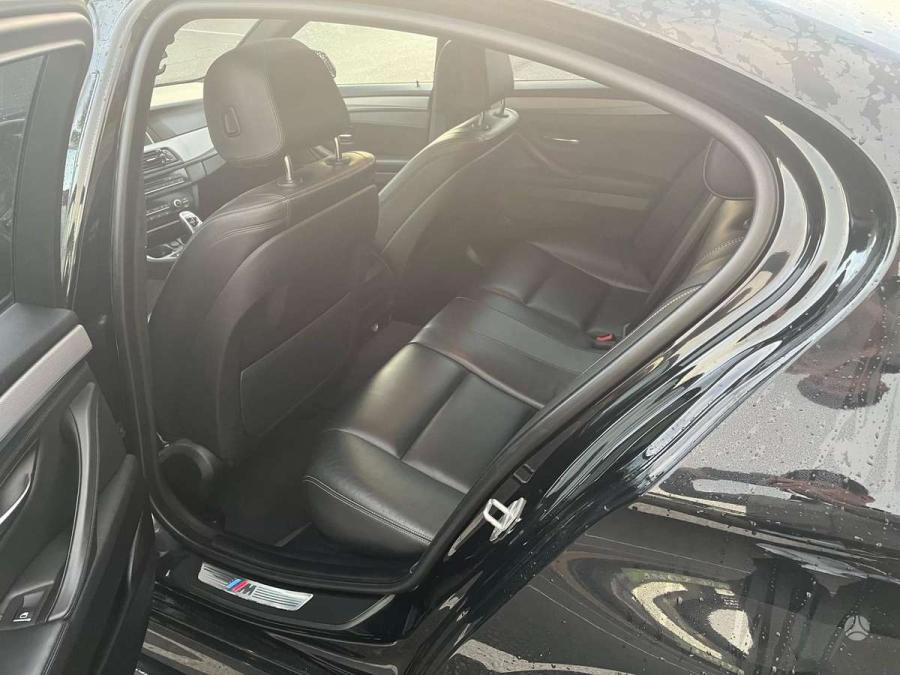 Black BMW 535 2016 in Vilnius, with an engine capacity of 2.98 L and mileage of 140 thousand km for 16350 €, photo 8 on AUTOMOTO.COM.LV