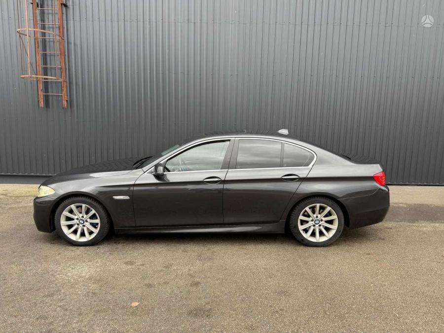 Black BMW 535 2020 in Mazeikiai, with an engine capacity of 3.00 L and mileage of 226 thousand km for 9950 €, photo 2 on AUTOMOTO.COM.LV