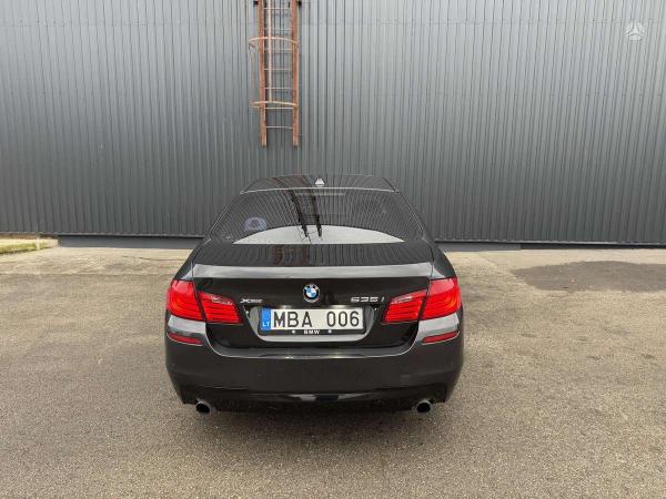 Black BMW 535 2020 in Mazeikiai, with an engine capacity of 3.00 L and mileage of 226 thousand km for 9950 €, photo 3 on AUTOMOTO.COM.LV