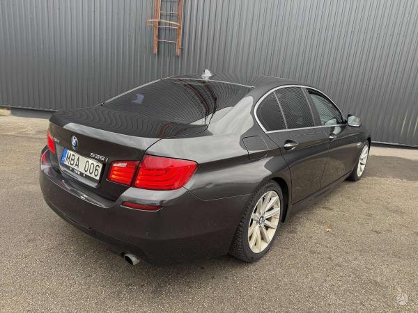 Black BMW 535 2020 in Mazeikiai, with an engine capacity of 3.00 L and mileage of 226 thousand km for 9950 €, photo 4 on AUTOMOTO.COM.LV