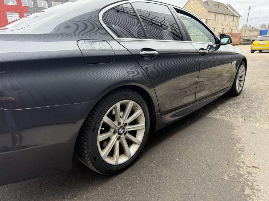 Black BMW 535 2020 in Mazeikiai, with an engine capacity of 3.00 L and mileage of 226 thousand km for 9950 €, photo 10 on AUTOMOTO.COM.LV