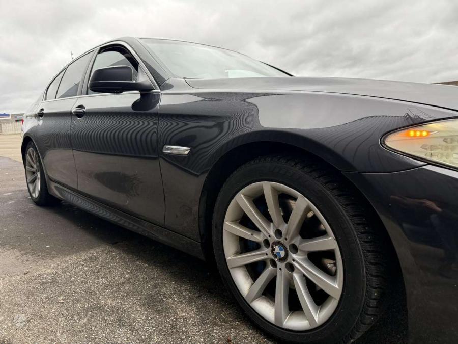 Black BMW 535 2020 in Mazeikiai, with an engine capacity of 3.00 L and mileage of 226 thousand km for 9950 €, photo 11 on AUTOMOTO.COM.LV