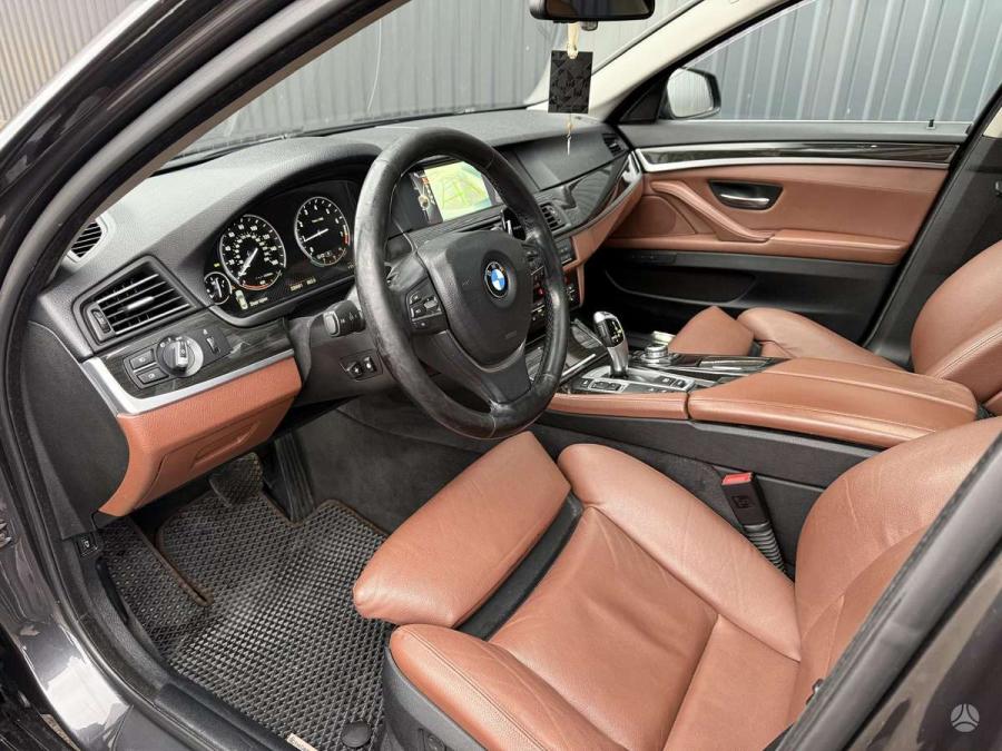 Black BMW 535 2020 in Mazeikiai, with an engine capacity of 3.00 L and mileage of 226 thousand km for 9950 €, photo 12 on AUTOMOTO.COM.LV