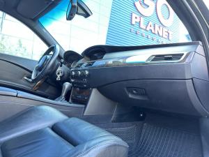 Black BMW 535 2005 in Riga, with an engine capacity of 3.00 L and mileage of 372 thousand km for 3990 €, photo 15 on AUTOMOTO.COM.LV