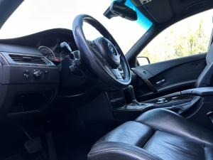 Black BMW 535 2005 in Riga, with an engine capacity of 3.00 L and mileage of 372 thousand km for 3990 €, photo 21 on AUTOMOTO.COM.LV