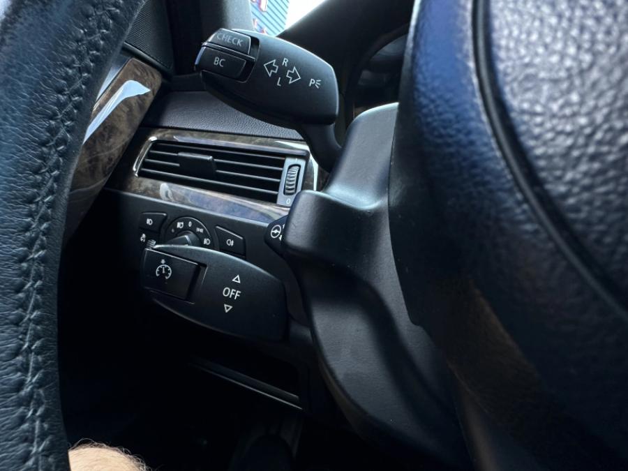 Black BMW 535 2005 in Riga, with an engine capacity of 3.00 L and mileage of 372 thousand km for 3990 €, photo 32 on AUTOMOTO.COM.LV