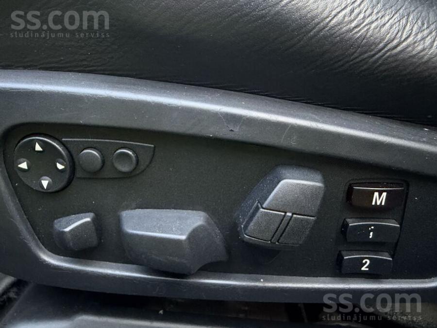Black BMW 535 2005 in Riga, with an engine capacity of 3.00 L and mileage of 312 thousand km for 4490 €, photo 13 on AUTOMOTO.COM.LV