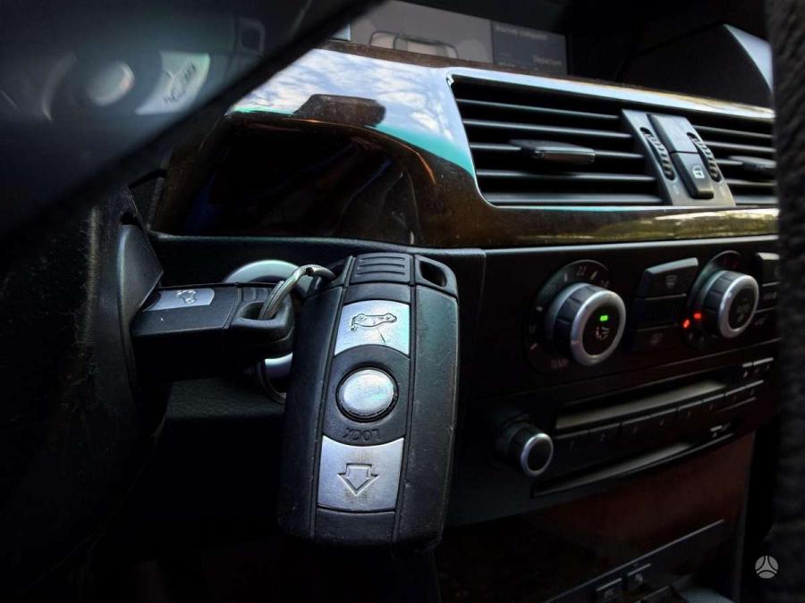 Melns BMW 535 2006 Kauņa, ar dzinēja tilpumu 3.50 L un nobraukumu 396 tūkst. km par 3500 €, foto 8 vietnē AUTOMOTO.COM.LV