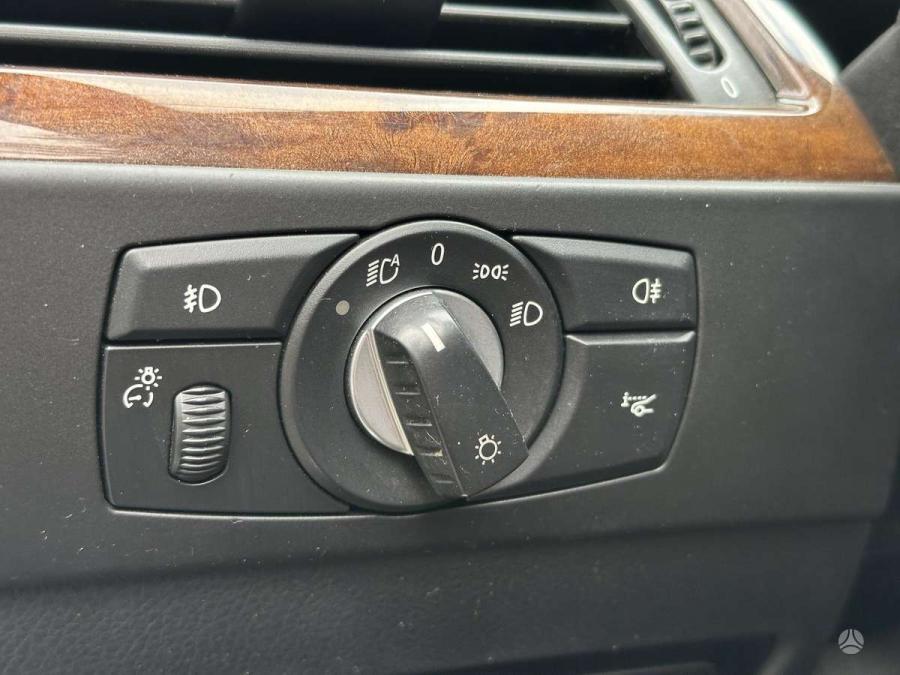 Black BMW 535 2007 in Vilnius, with an engine capacity of 2.99 L and mileage of 279 thousand km for 7499 €, photo 17 on AUTOMOTO.COM.LV