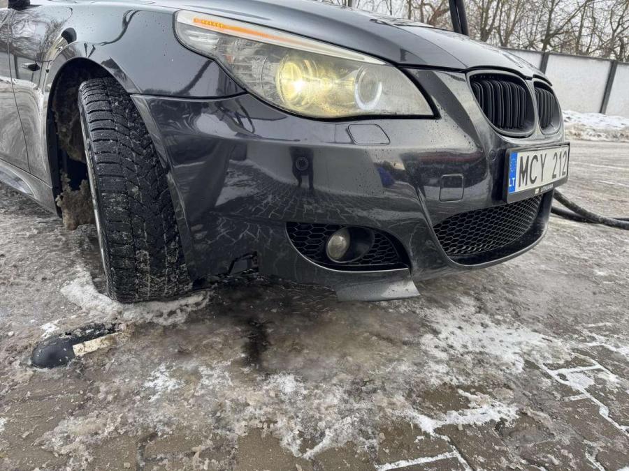Melns BMW 535 2008 Alīta, ar dzinēja tilpumu 0.00 L un nobraukumu 514 tūkst. km par 5800 €, foto 12 vietnē AUTOMOTO.COM.LV