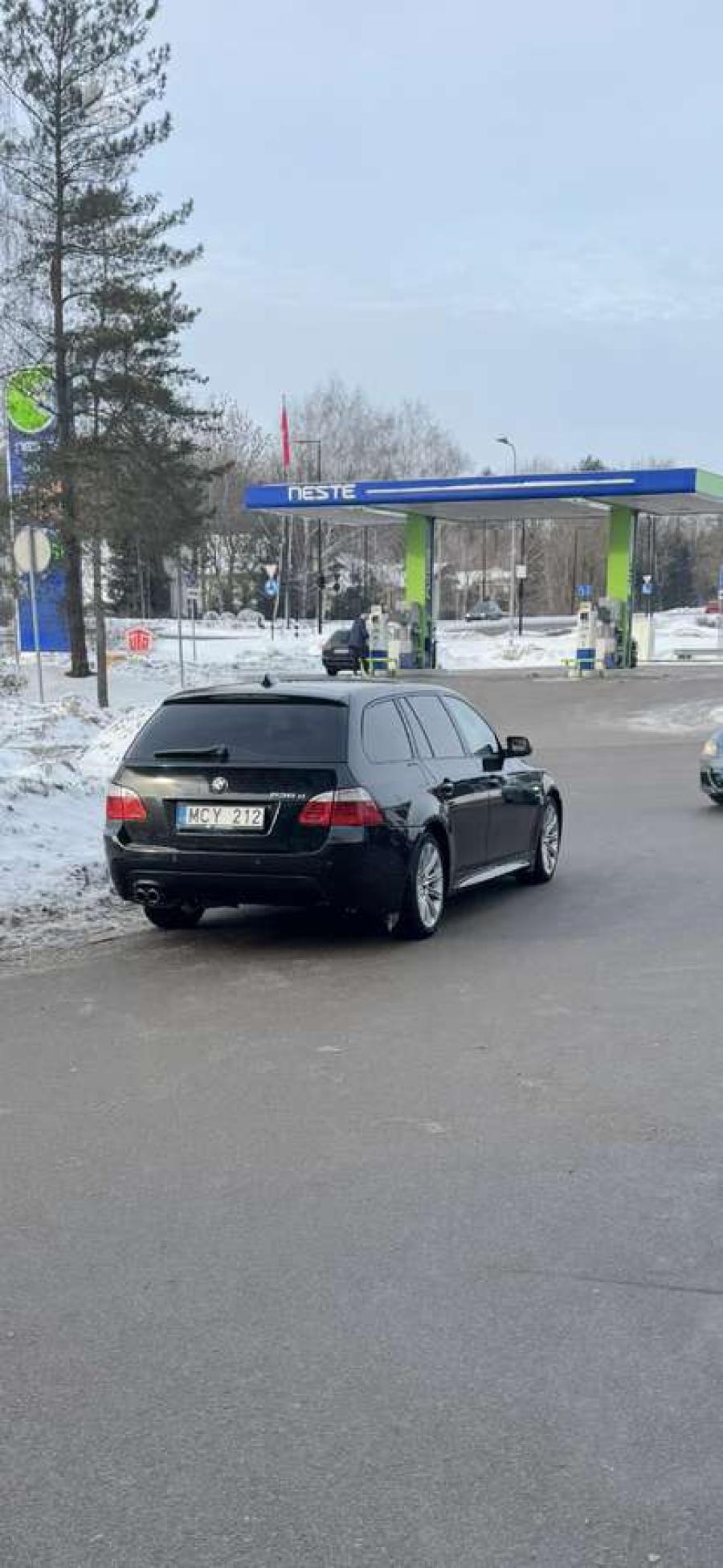 Melns BMW 535 2008 Alīta, ar dzinēja tilpumu 0.00 L un nobraukumu 514 tūkst. km par 5800 €, foto 14 vietnē AUTOMOTO.COM.LV