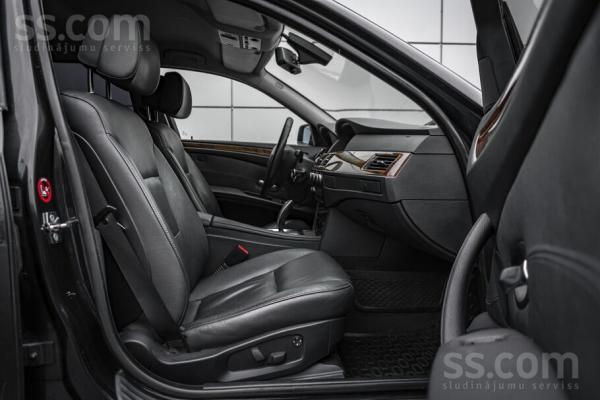 Melns BMW 535 2008 Rīga, ar dzinēja tilpumu 3.00 L un nobraukumu 338 tūkst. km par 5500 €, foto 9 vietnē AUTOMOTO.COM.LV