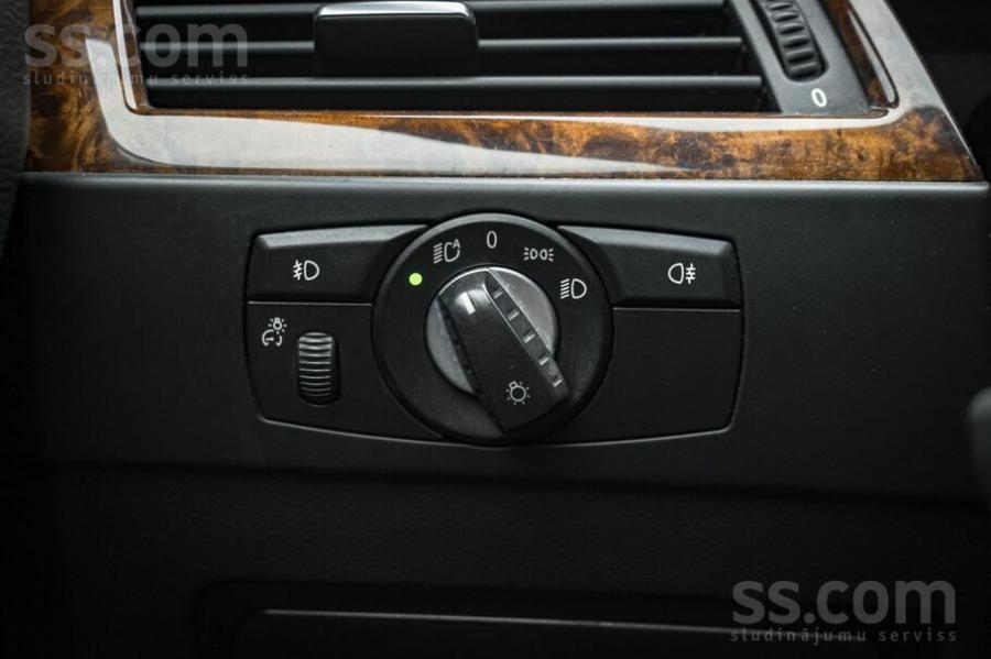 Black BMW 535 2008 in Riga, with an engine capacity of 3.00 L and mileage of 338 thousand km for 5500 €, photo 15 on AUTOMOTO.COM.LV