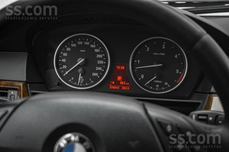 Black BMW 535 2008 in Riga, with an engine capacity of 3.00 L and mileage of 338 thousand km for 5500 €, photo 17 on AUTOMOTO.COM.LV