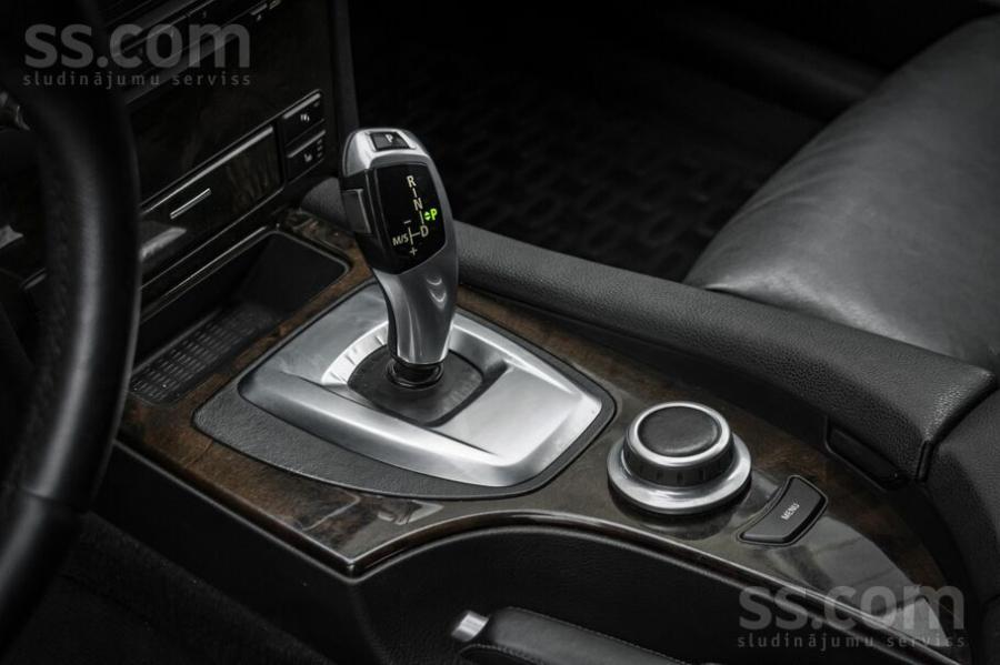 Black BMW 535 2008 in Riga, with an engine capacity of 3.00 L and mileage of 338 thousand km for 5500 €, photo 23 on AUTOMOTO.COM.LV
