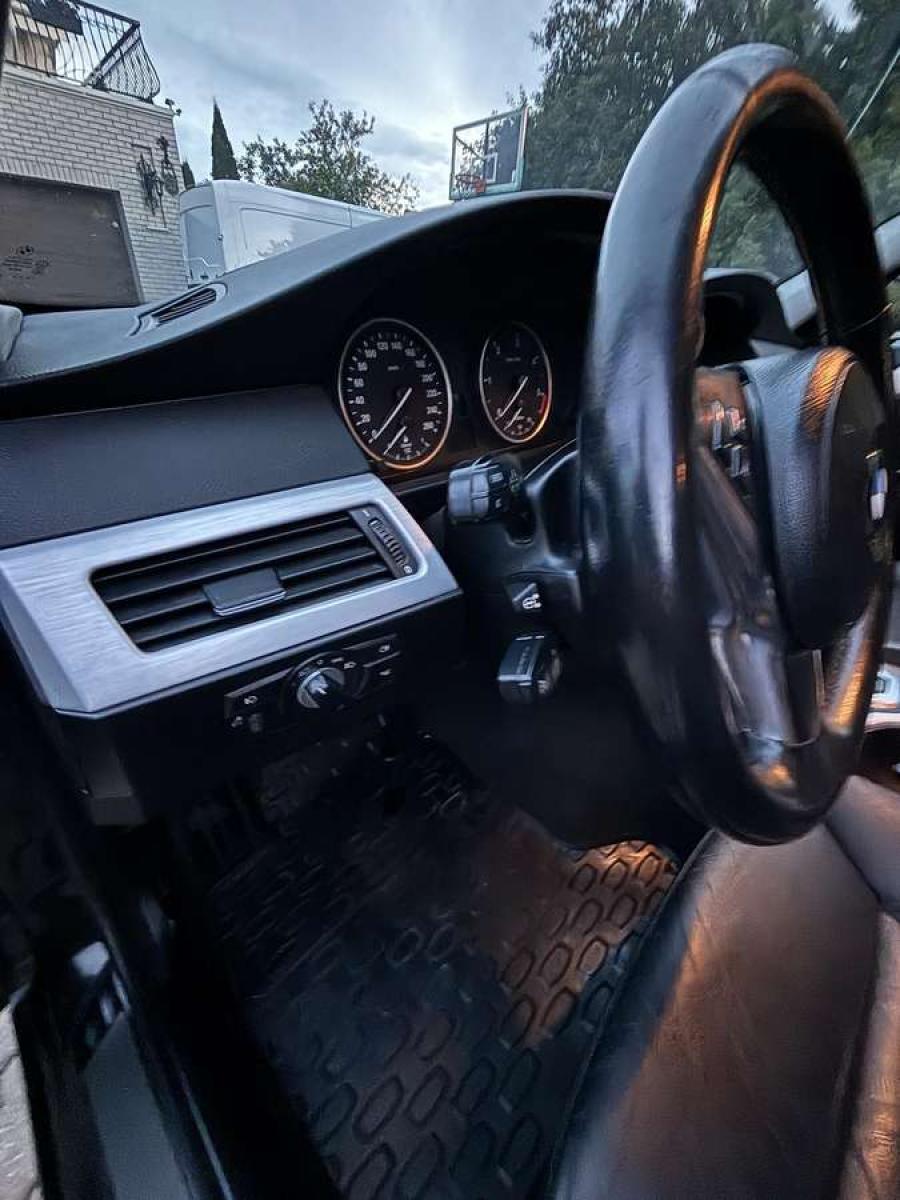 Black BMW 535 2009 in Kaisiadorys, with an engine capacity of 0.00 L and mileage of 536 thousand km for 5550 €, photo 13 on AUTOMOTO.COM.LV