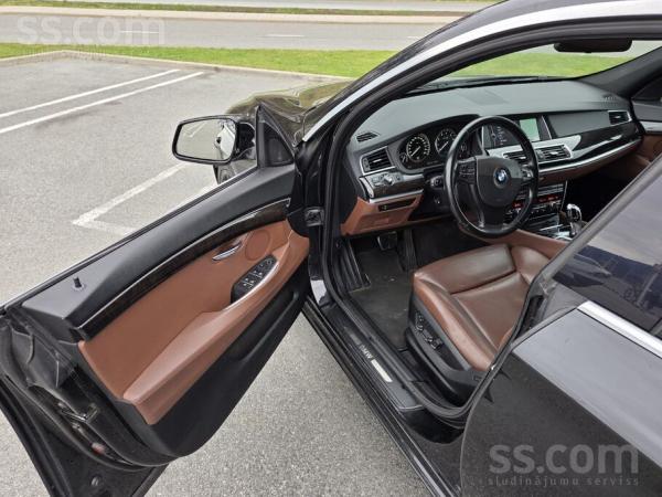 Black BMW 535 2010 in Riga, with an engine capacity of 3.00 L and mileage of 264 thousand km for 11200 €, photo 8 on AUTOMOTO.COM.LV