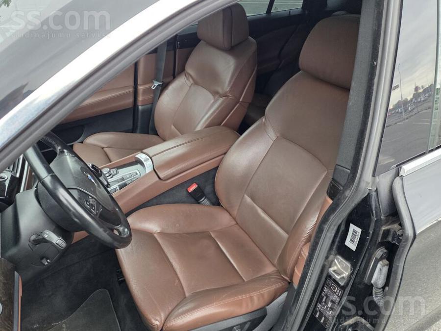 Black BMW 535 2010 in Riga, with an engine capacity of 3.00 L and mileage of 264 thousand km for 10990 €, photo 17 on AUTOMOTO.COM.LV