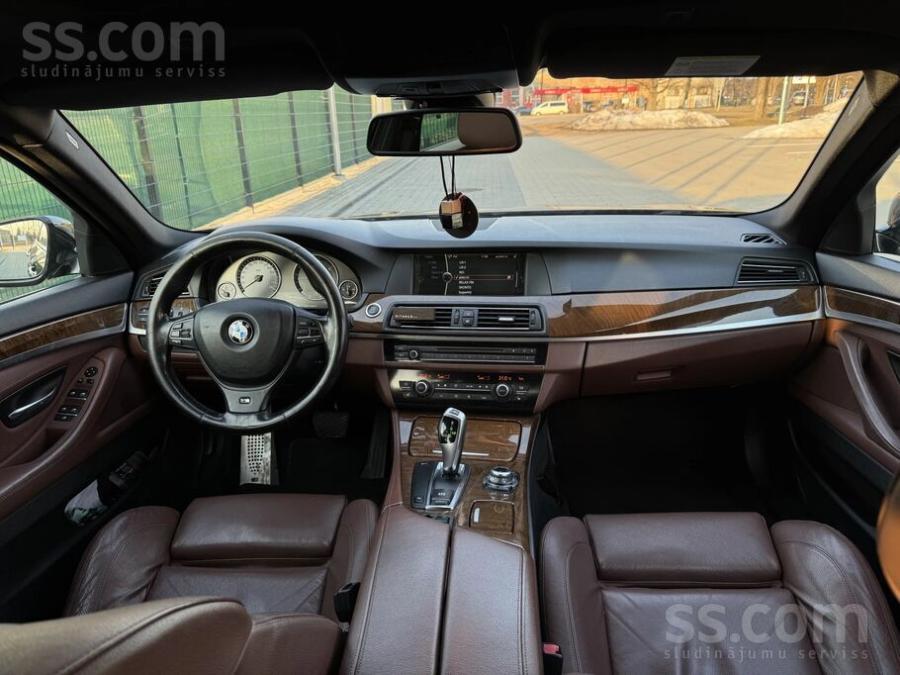 Black BMW 535 2010 in Riga, with an engine capacity of 3.00 L and mileage of 359 thousand km for 8900 €, photo 8 on AUTOMOTO.COM.LV
