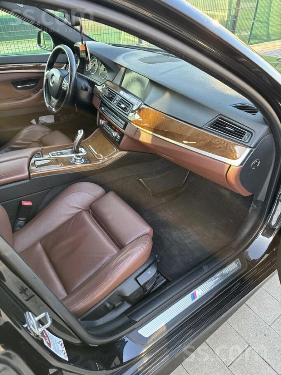Black BMW 535 2010 in Riga, with an engine capacity of 3.00 L and mileage of 359 thousand km for 8900 €, photo 12 on AUTOMOTO.COM.LV
