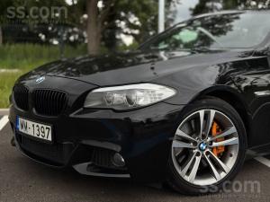 Black BMW 535 2010 in Riga, with an engine capacity of 3.00 L and mileage of 361 thousand km for 7950 €, photo 3 on AUTOMOTO.COM.LV