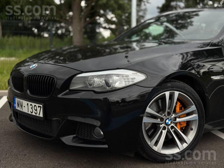 Black BMW 535 2010 in Riga, with an engine capacity of 3.00 L and mileage of 361 thousand km for 7950 €, photo 3 on AUTOMOTO.COM.LV