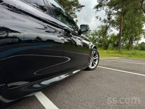 Black BMW 535 2010 in Riga, with an engine capacity of 3.00 L and mileage of 361 thousand km for 7950 €, photo 9 on AUTOMOTO.COM.LV