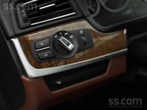 Black BMW 535 2010 in Riga, with an engine capacity of 3.00 L and mileage of 361 thousand km for 7950 €, photo 18 on AUTOMOTO.COM.LV