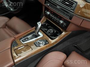 Black BMW 535 2010 in Riga, with an engine capacity of 3.00 L and mileage of 361 thousand km for 7950 €, photo 21 on AUTOMOTO.COM.LV