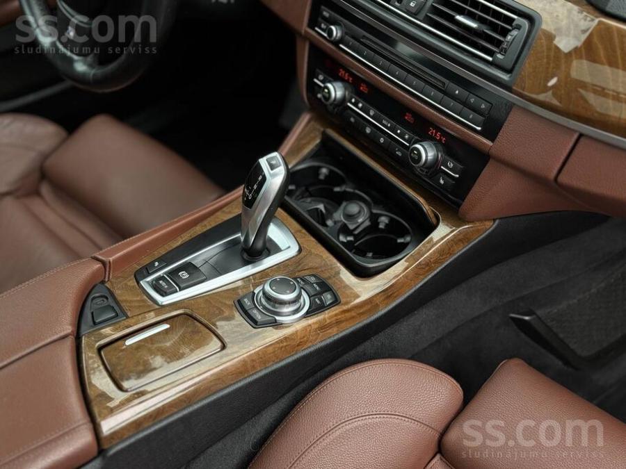 Black BMW 535 2010 in Riga, with an engine capacity of 3.00 L and mileage of 361 thousand km for 7950 €, photo 21 on AUTOMOTO.COM.LV