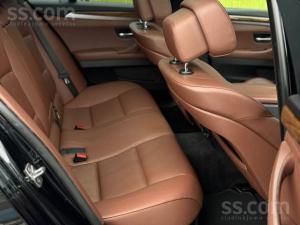 Black BMW 535 2010 in Riga, with an engine capacity of 3.00 L and mileage of 361 thousand km for 7950 €, photo 25 on AUTOMOTO.COM.LV