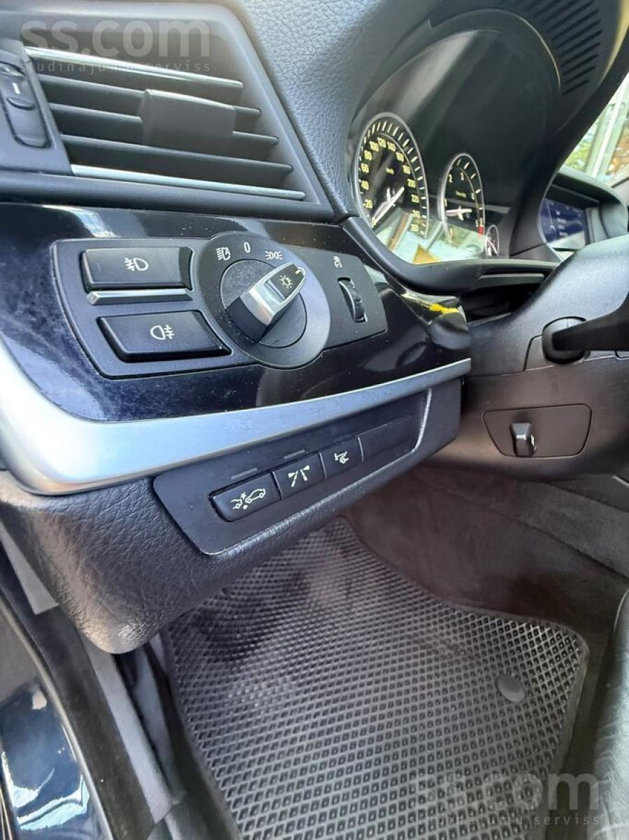 Black BMW 535 2010 in Riga, with an engine capacity of 3.00 L and mileage of 0 thousand km for 10500 €, photo 11 on AUTOMOTO.COM.LV