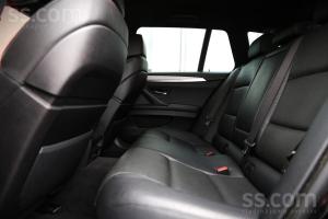 Black BMW 535 2010 in Riga, with an engine capacity of 3.00 L and mileage of 380 thousand km for 9495 €, photo 16 on AUTOMOTO.COM.LV