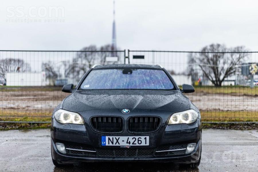 Black BMW 535 2011 in Riga, with an engine capacity of 3.00 L and mileage of 295 thousand km for 11490 €, photo 3 on AUTOMOTO.COM.LV